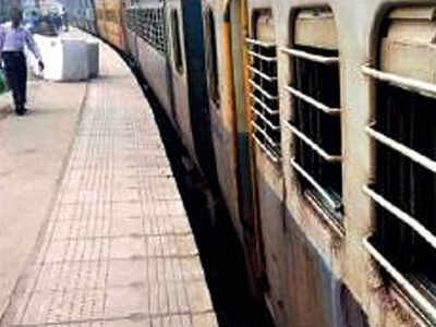 Foot-wide gap between platform, train poses big risk to people at ...