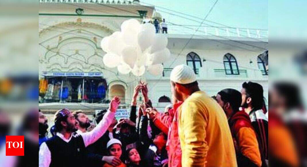 Muslims protest against CAA by fasting for a day | Dehradun News ...