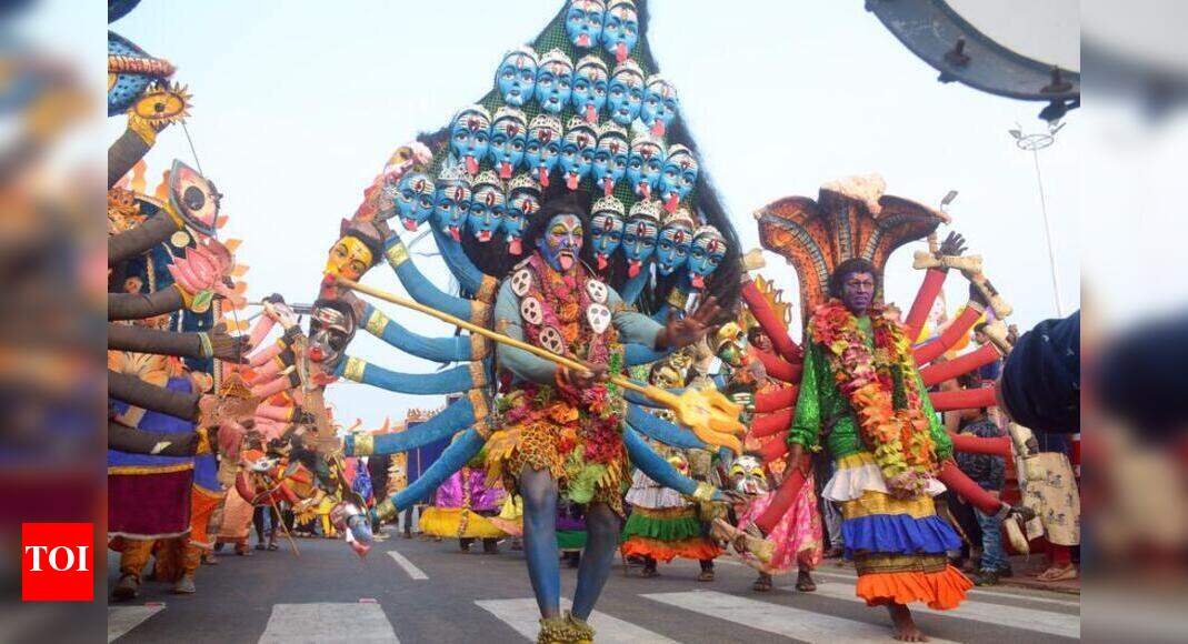 People throng hotspots as Visakha Utsav begins | Visakhapatnam News - Times of India