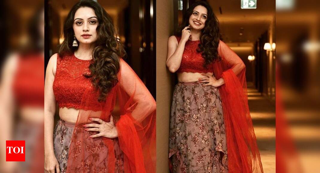 Photos: Shruti Marathe looks stunningly glamorous as she attends Nehha ...