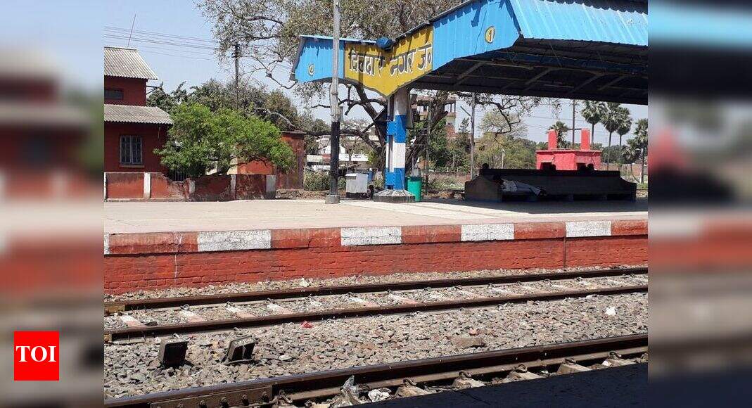 UP: Sampoorna Kranti Express runs over 3 at Dildar Nagar railway ...