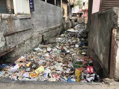 RIVER OF GARBAGE AT SAKI NAKA METRO JUNCTION - Times of India