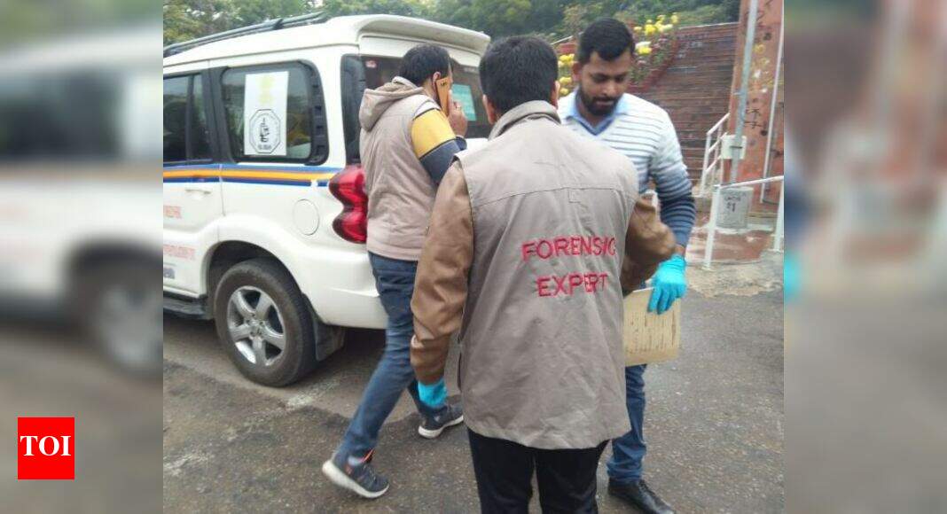 Several teams of Forensic Science Laboratory at JNU to collect evidence ...