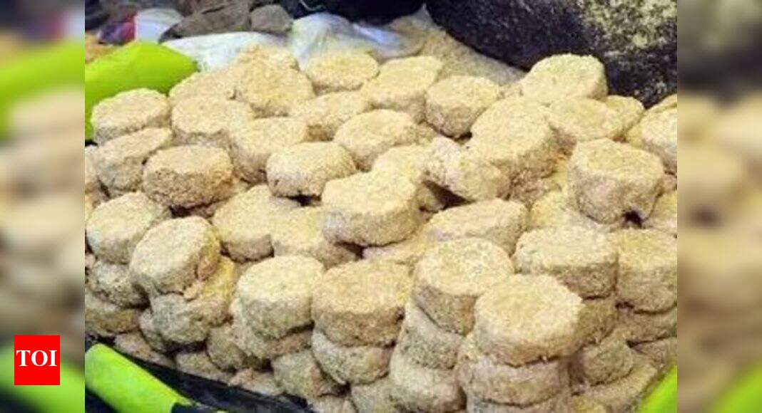 Bihar: Jaggery, sugar ‘tilkuts’ find many takers | Patna News - Times ...