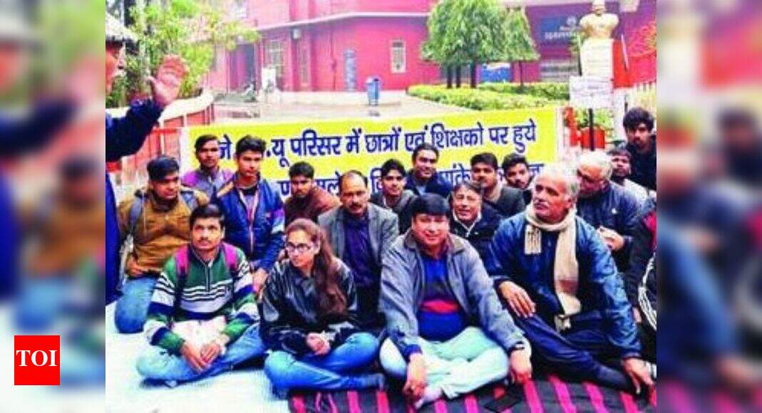 Meerut College alumni protest against attack on JNU students | Meerut ...