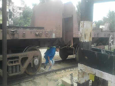 Elusive subway: People crawl under trains, jump tracks | Bengaluru News ...