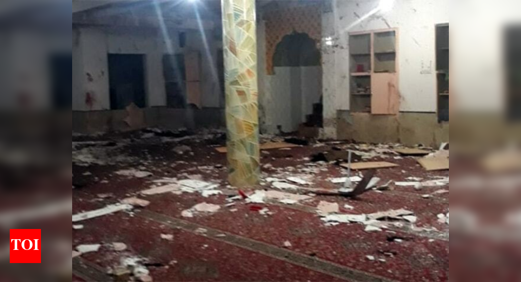 15 killed, 20 injured in blast at mosque in Pakistan's Quetta - Times ...