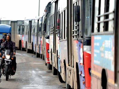 PMPML short of around 600 buses, ridership affected | Pune News - Times ...