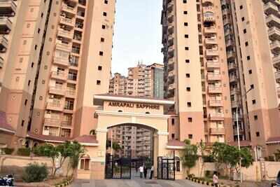 Noida: 2 in Sapphire get papers as Amrapali flats’ registry starts ...