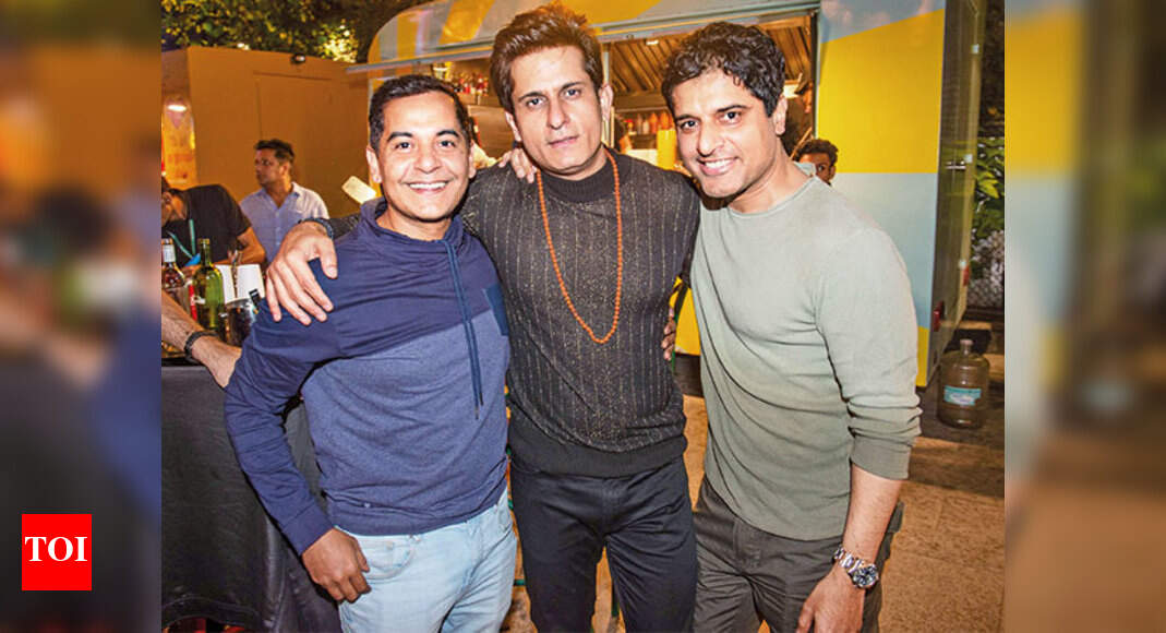 Amit Sarin’s reunion bash for his friends - Times of India