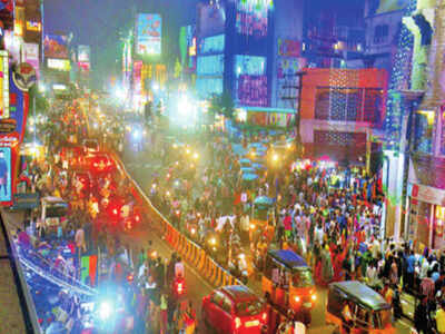Visakhapatnam: Passengers jostle at stations ahead of Sankranti ...