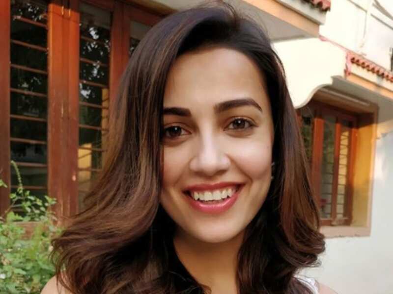 Photo: Esha Kansara looks adorably cute as enjoys a chilly weather ...