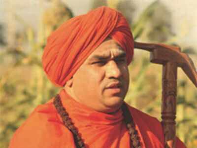 Panchamasali mutt seer backs BS Yediyurappa, terms Vachananda seer's ...
