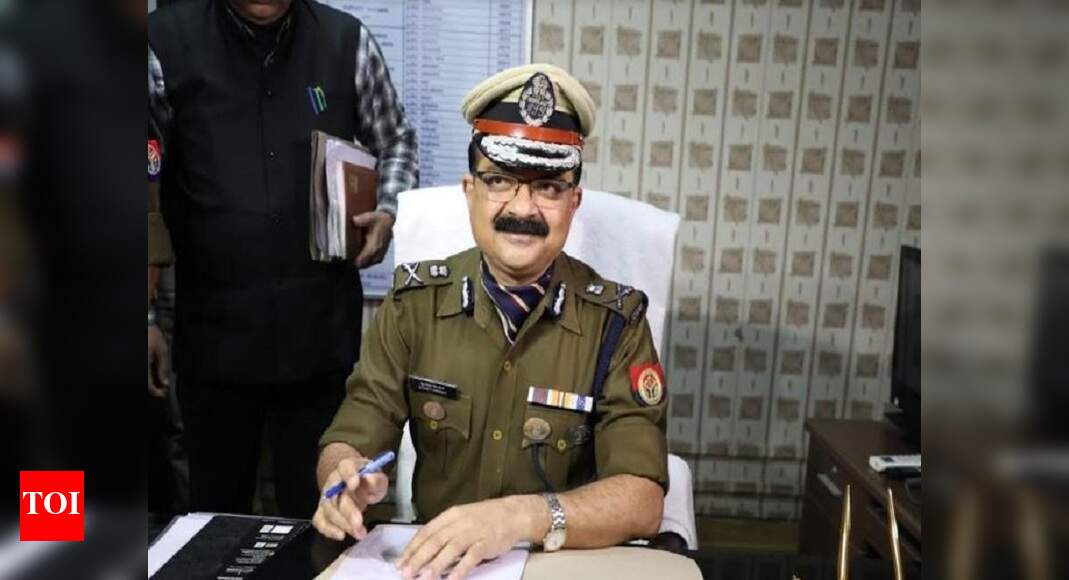 Sujeet Pandey takes charge as Lucknow Police Commissioner | Lucknow ...