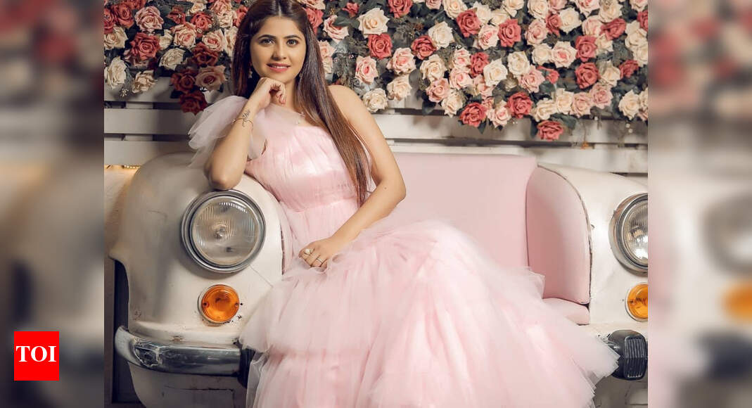 Bigg Boss Marathi 2 fame Veena Jagtap ups her glam quotient in her ...