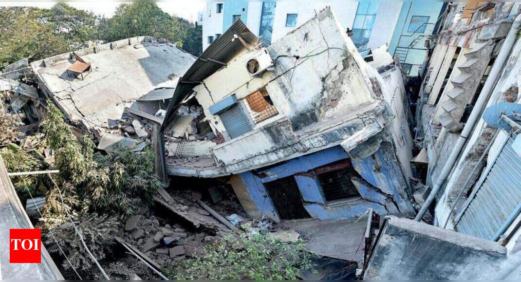 One killed, three injured in building collapse at Katargam | Surat News ...