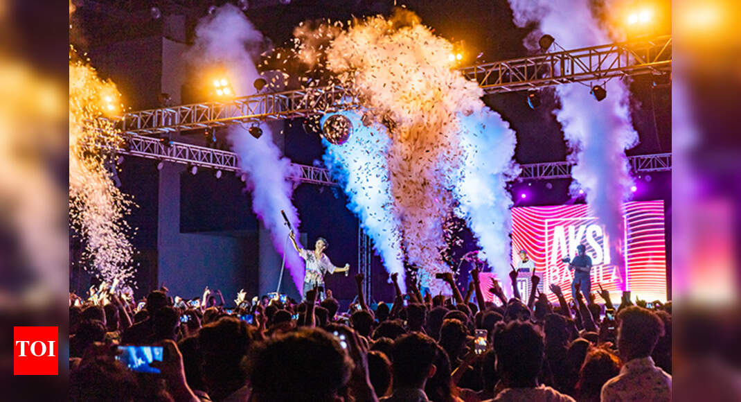 LOST STORIES AND AKSH BAGHLA ENTHRAL STUDENTS | Events Movie News ...