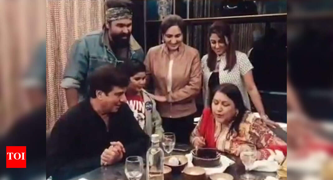 Watch: Aarya Babbar with father Raj Babbar and family celebrates the ...