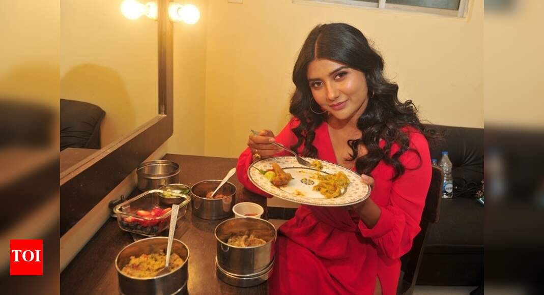 Celebs’ lunch boxes get a healthy twist - Times of India