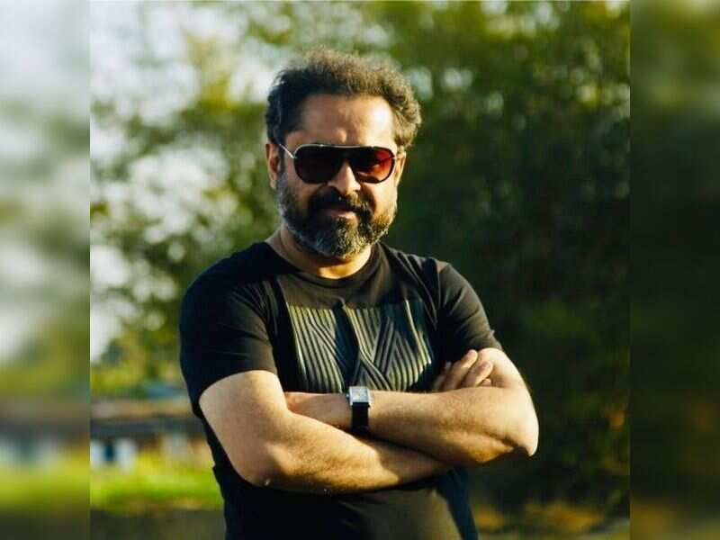 Suman Ghosh’s next Hindi directorial is a love story | Bengali Movie ...