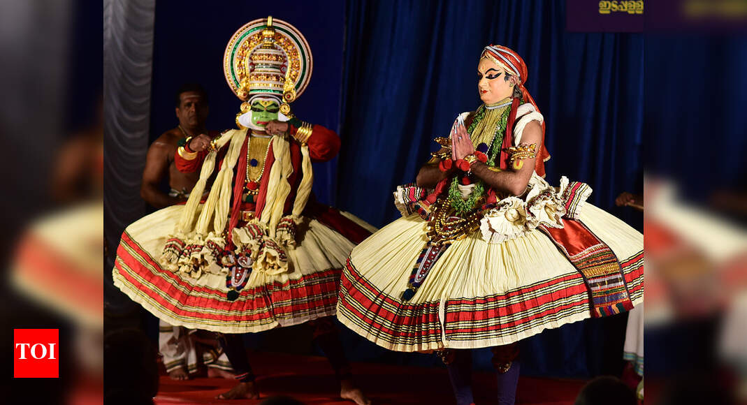 Kalakeya Vadham kathakali staged at Changmpuzha Park | Events Movie ...