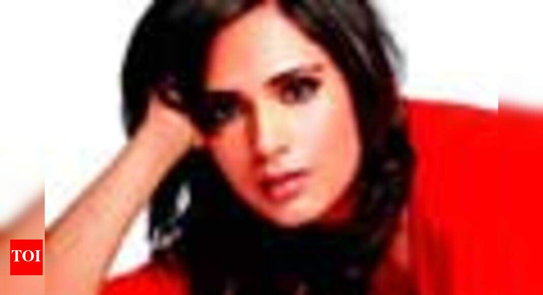 Manoj and I have become pals: Richa | Bengali Movie News - Times of India