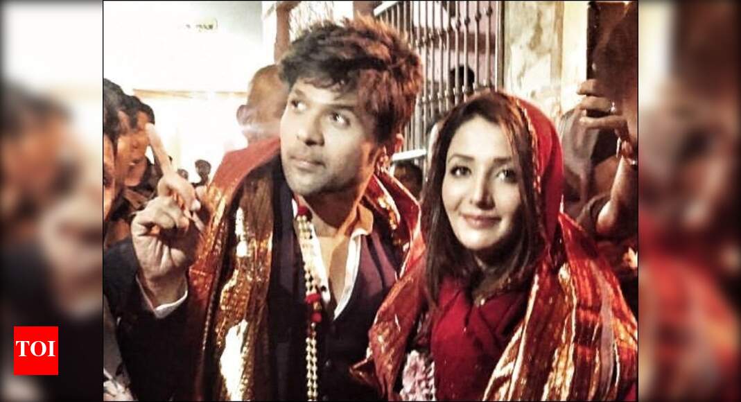 'Happy Hardy and Heer': Himesh Reshammiya and Sonia Mann seek blessings ...