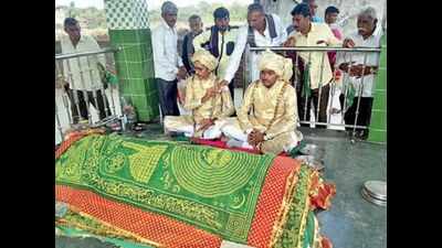 In this non-Muslim village, Hindus preserve a 200-year old dargah ...