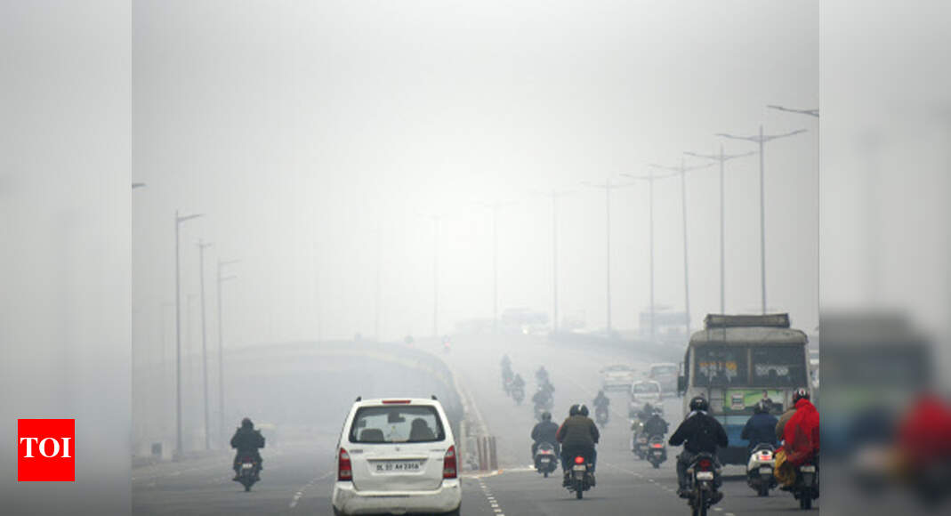 Clear skies, shallow fog likely in Delhi on Friday | Delhi News - Times ...