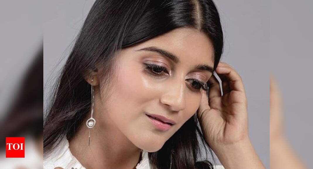 Photo: Deeksha Joshi’s latest closeup click is all things subtle ...