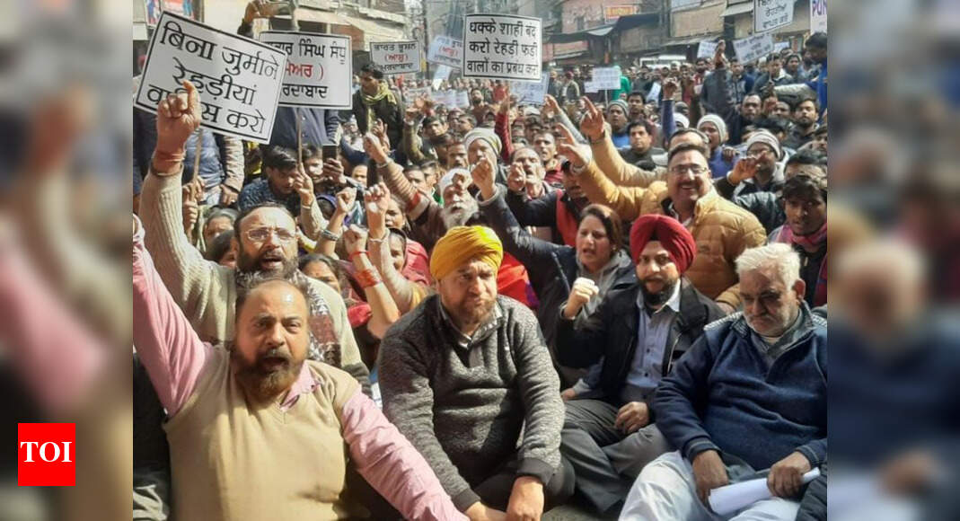 Punjab: SAD, BJP condemn cases against street vendors, support protest ...