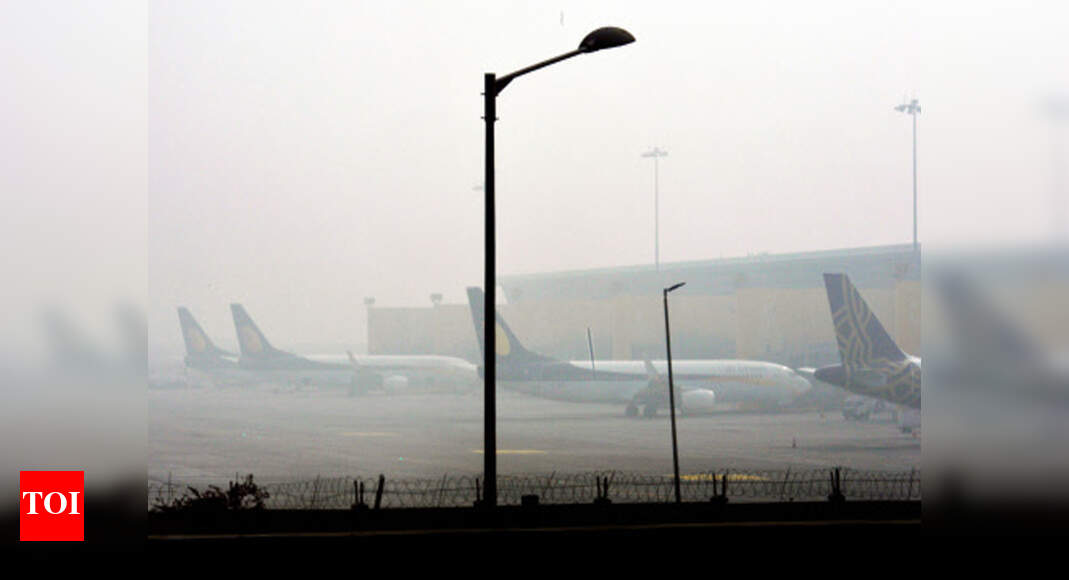 Delhi Fog: 100 flights delayed due to fog in Delhi | Delhi News - Times ...