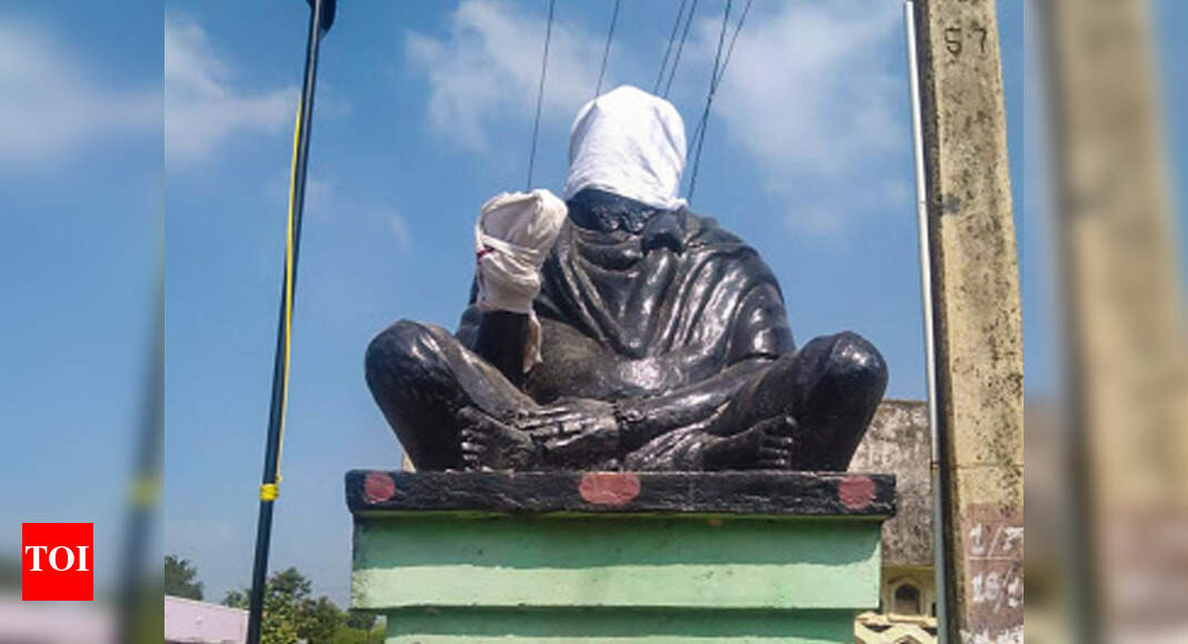 Chennai man hurls slipper at Periyar statue, held | Chennai News ...