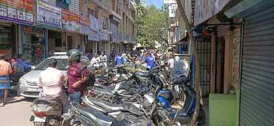 20 feet road 15feet parking - Times of India