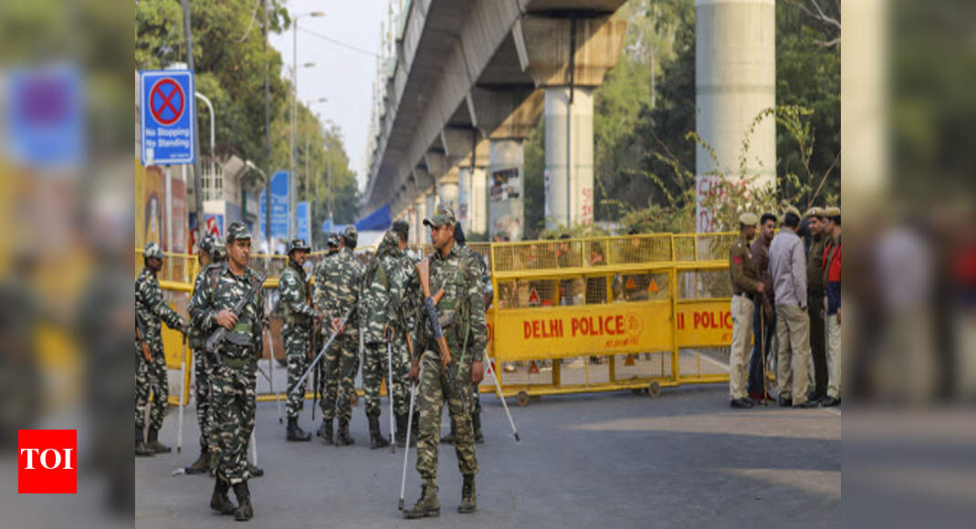 Delhi: 'Goli maro....' slogans raised near Jamia Millia Islamia ...
