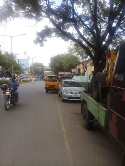 80 feet road encroached - Times of India
