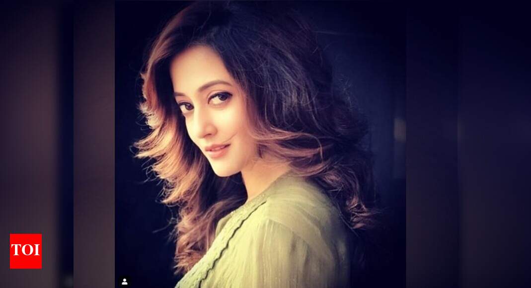 Then and now: Raima shares adorable childhood picture with sister and ...