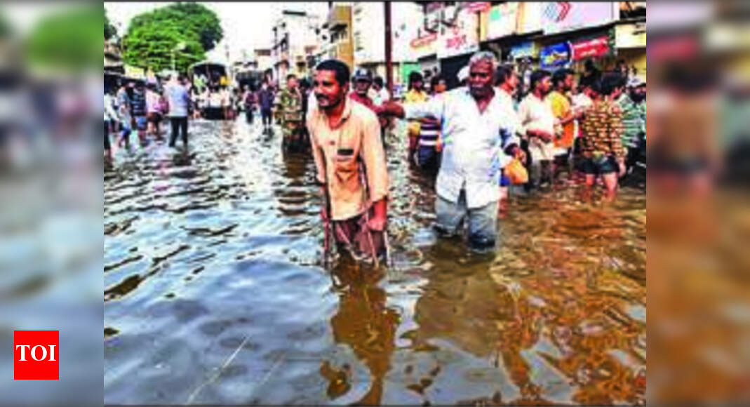 Disaster management training for representatives from flood-hit ...