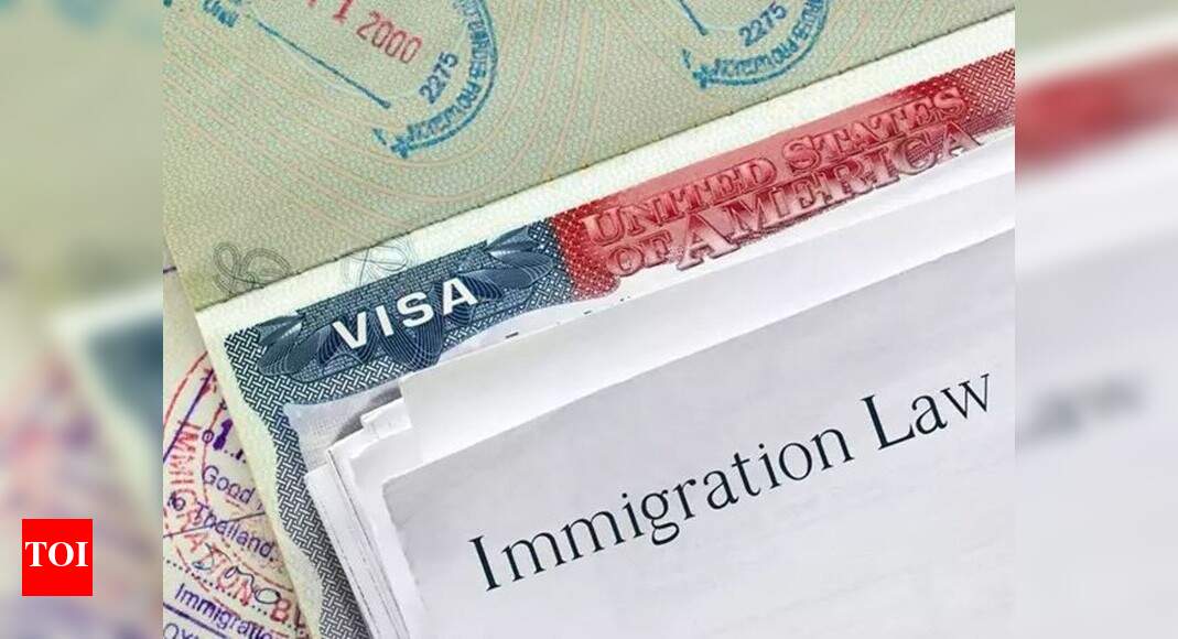 US deported 1,600 Indians last year | India News - Times of India