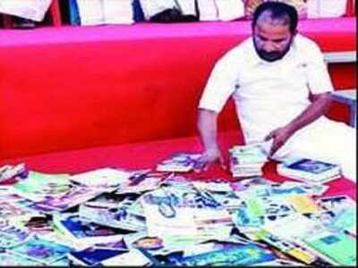 T N Prathapan gets 10,000 books as donation | Kochi News - Times of India