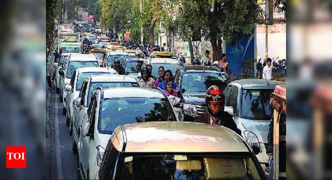 Soldiers march, excitement peaks, traffic crawls on Lucknow arterial ...