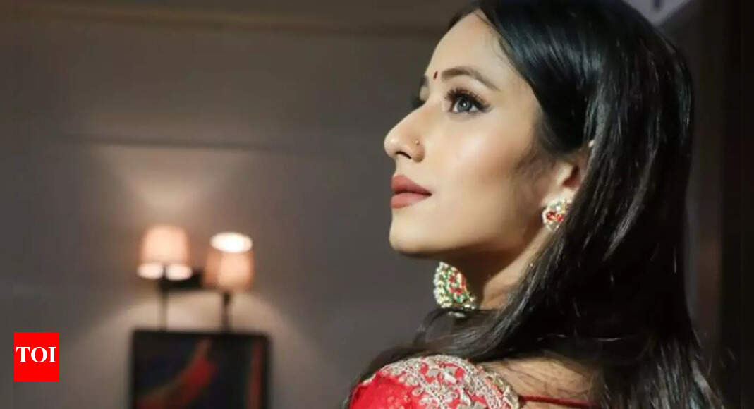 Splitsvilla 11 fame Maera Mishra raises temperatures - Times of India