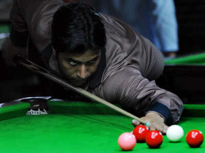 Top Pakistan snooker player wears black armbands, leads protest against ...