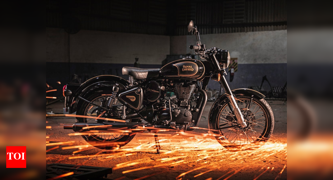 Royal Enfield: 500cc Royal Enfield ‘Bullet’ rides into sunset - Times ...