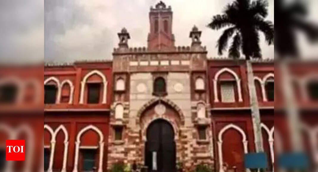 CAA Protest in Kanpur: AMU students march against police action on anti ...