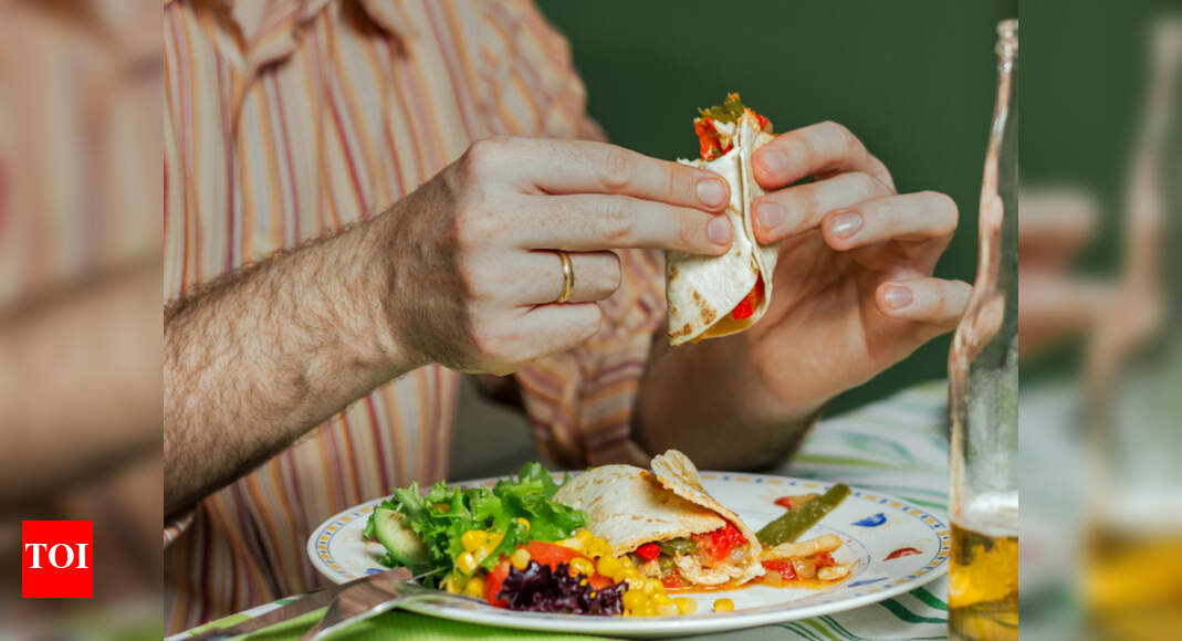 Eating with hands makes food taste better! - Times of India