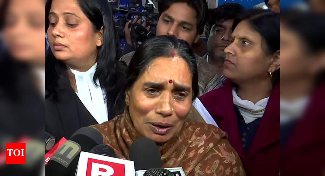 Nirbhaya Case: Nirbhaya's mother breaks down in court during hearing | Delhi News - Times of India