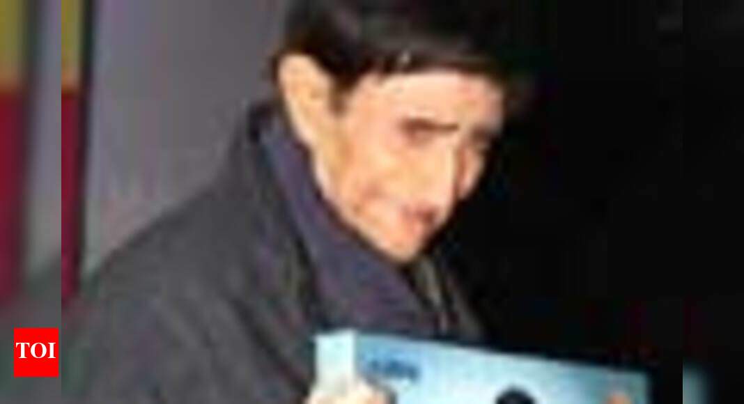 Sadhana, Nanda miss 'Hum Dono' music launch | Hindi Movie News - Times ...