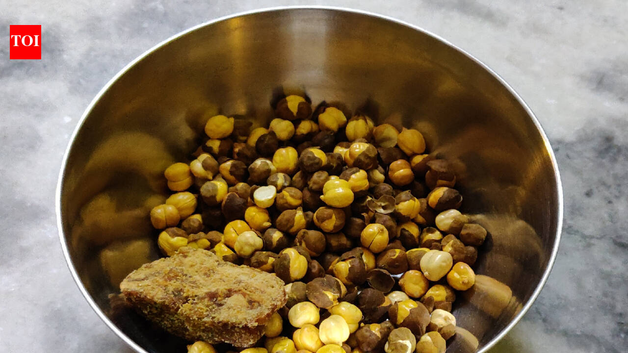 Roasted gram with Jaggery: The most underrated superfood combo