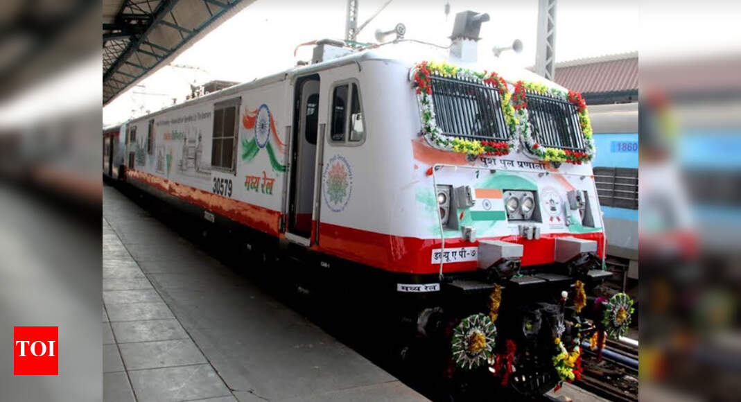 Theme-based engine for Rajdhani Express | Nashik News - Times of India